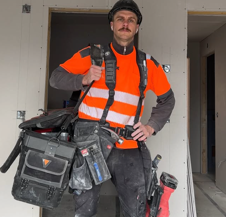 Belt or Vest? Choose the Right Diamondback Setup for Your Trade